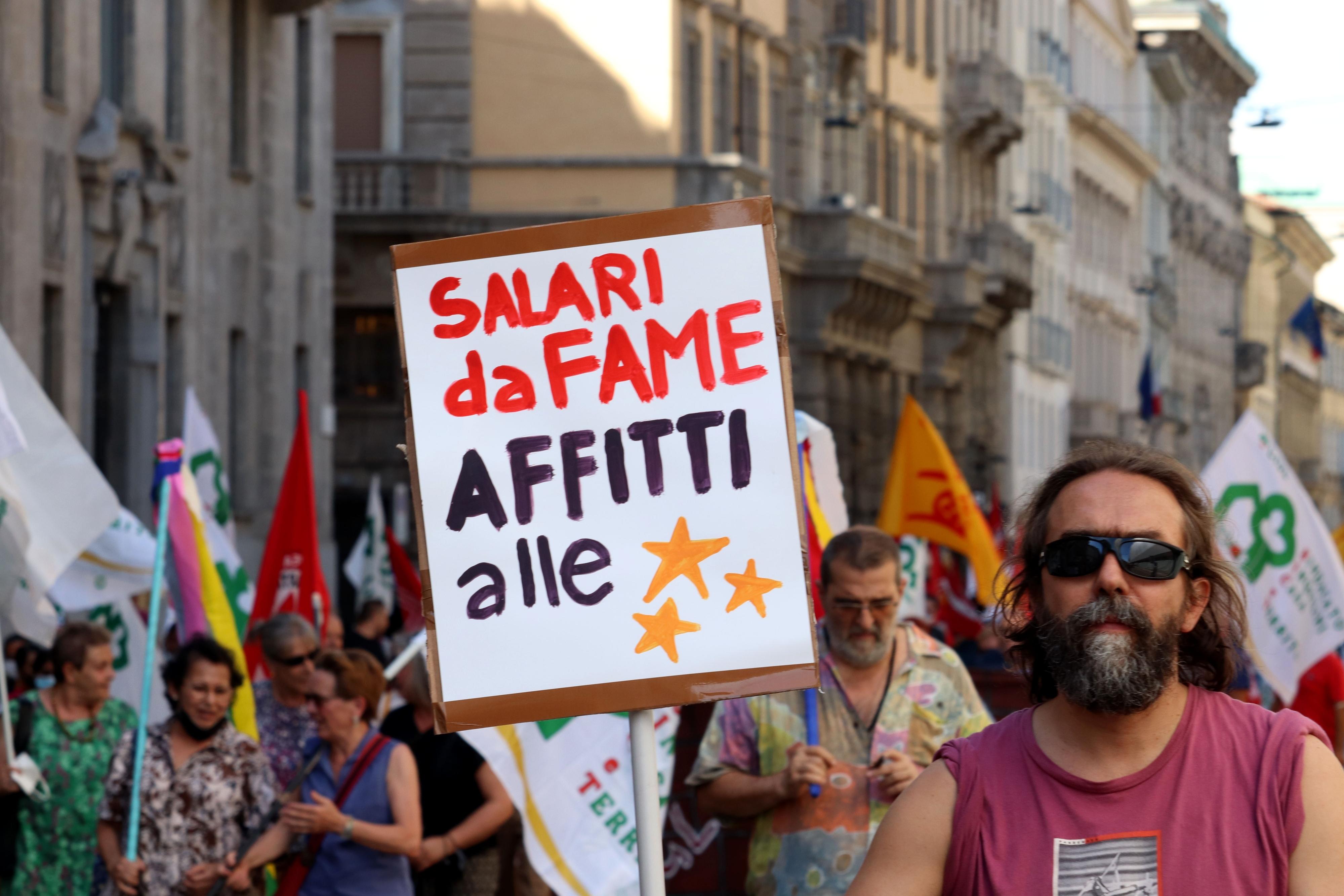 Salari bassi, retorica alta: il grande inganno del governo