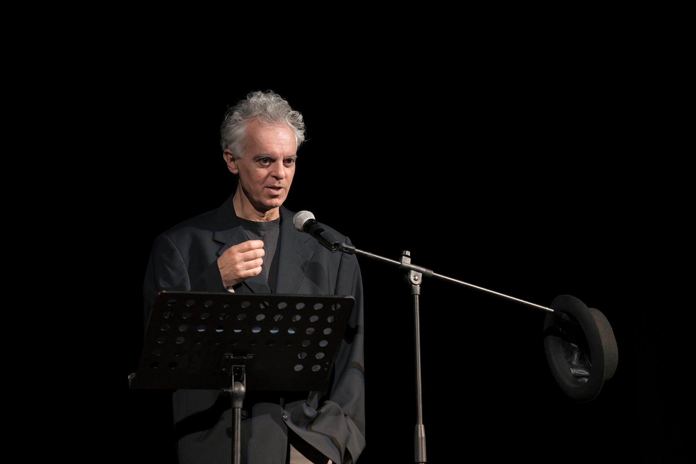 Andrea Cosentino: “Il mio spettacolo a due voci con ChatGpt”