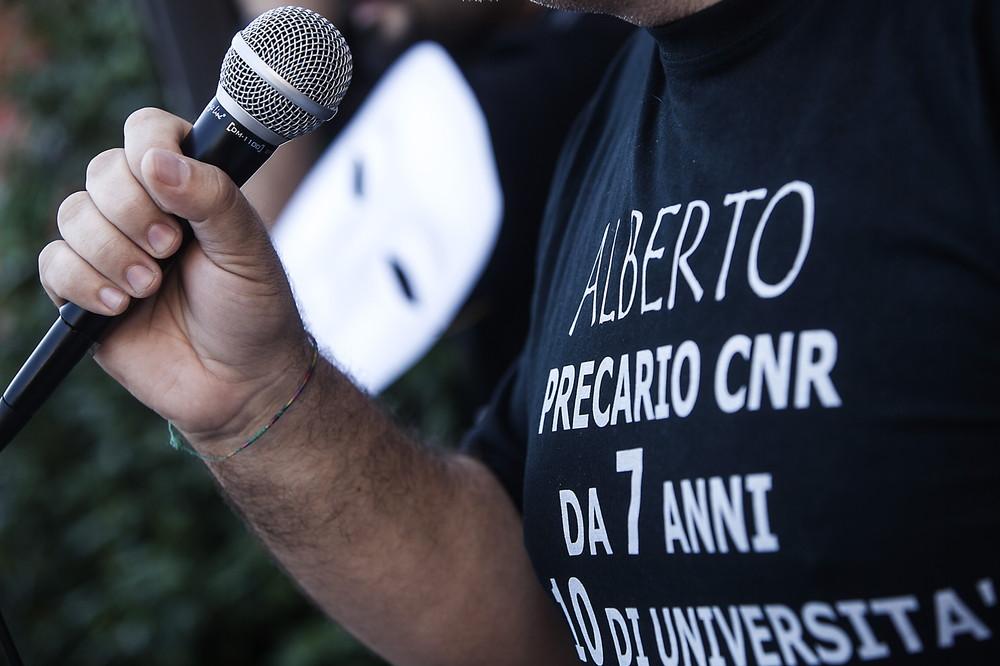 Lecce, i precari del Cnr tornano in piazza