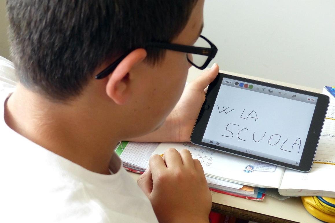 Manovra, per la scuola solo tagli