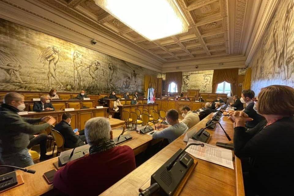 Pfizer Catania: Regione, sindacati e politica chiedono all'unanimità lo ...